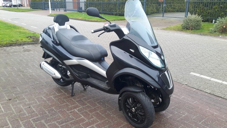 Piaggio MP3 300 cc LT Autorijbewijs automaat - Van der Wal Motoren